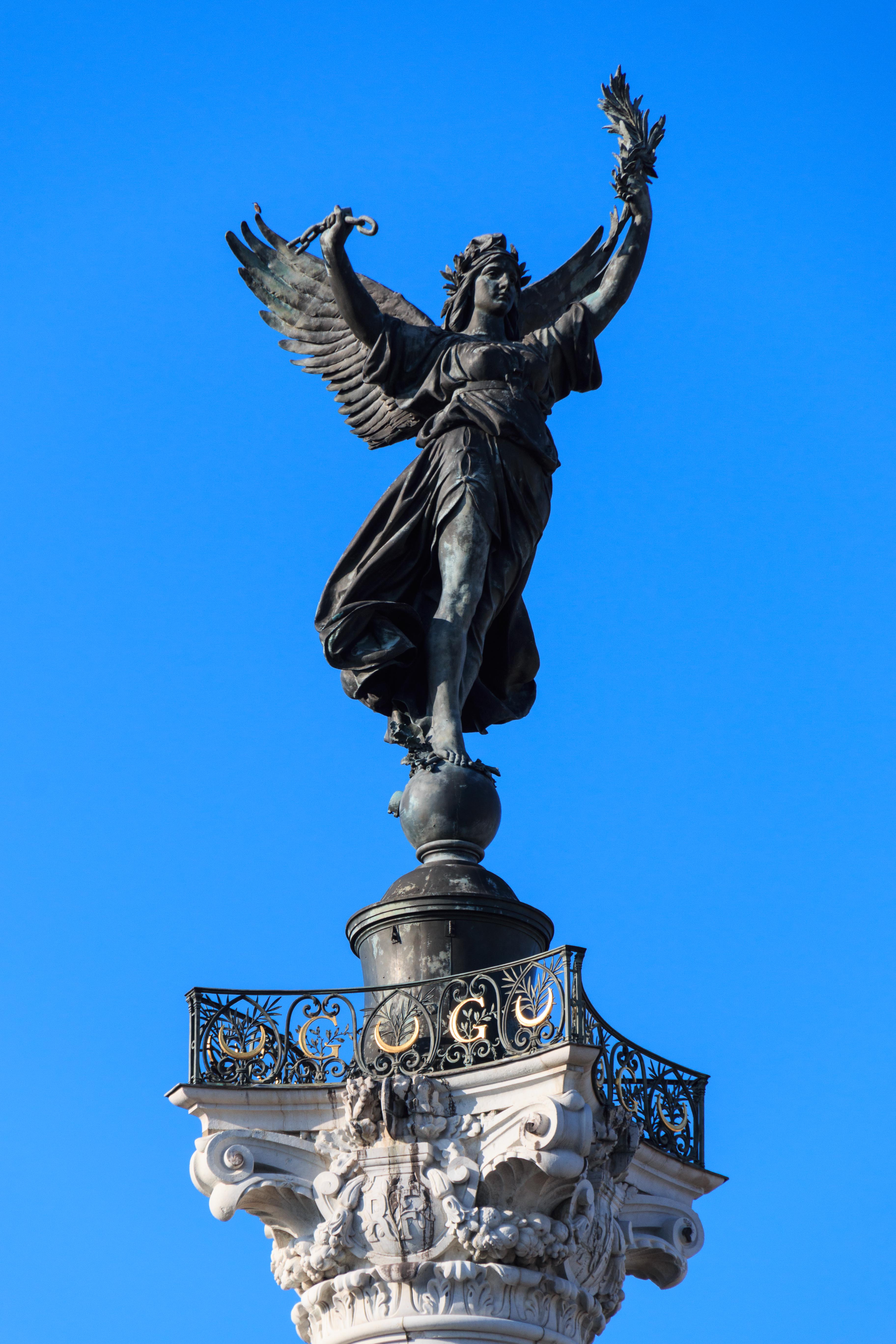 La Statue de la Liberté : Statues : Monument aux Girondins et à la ...