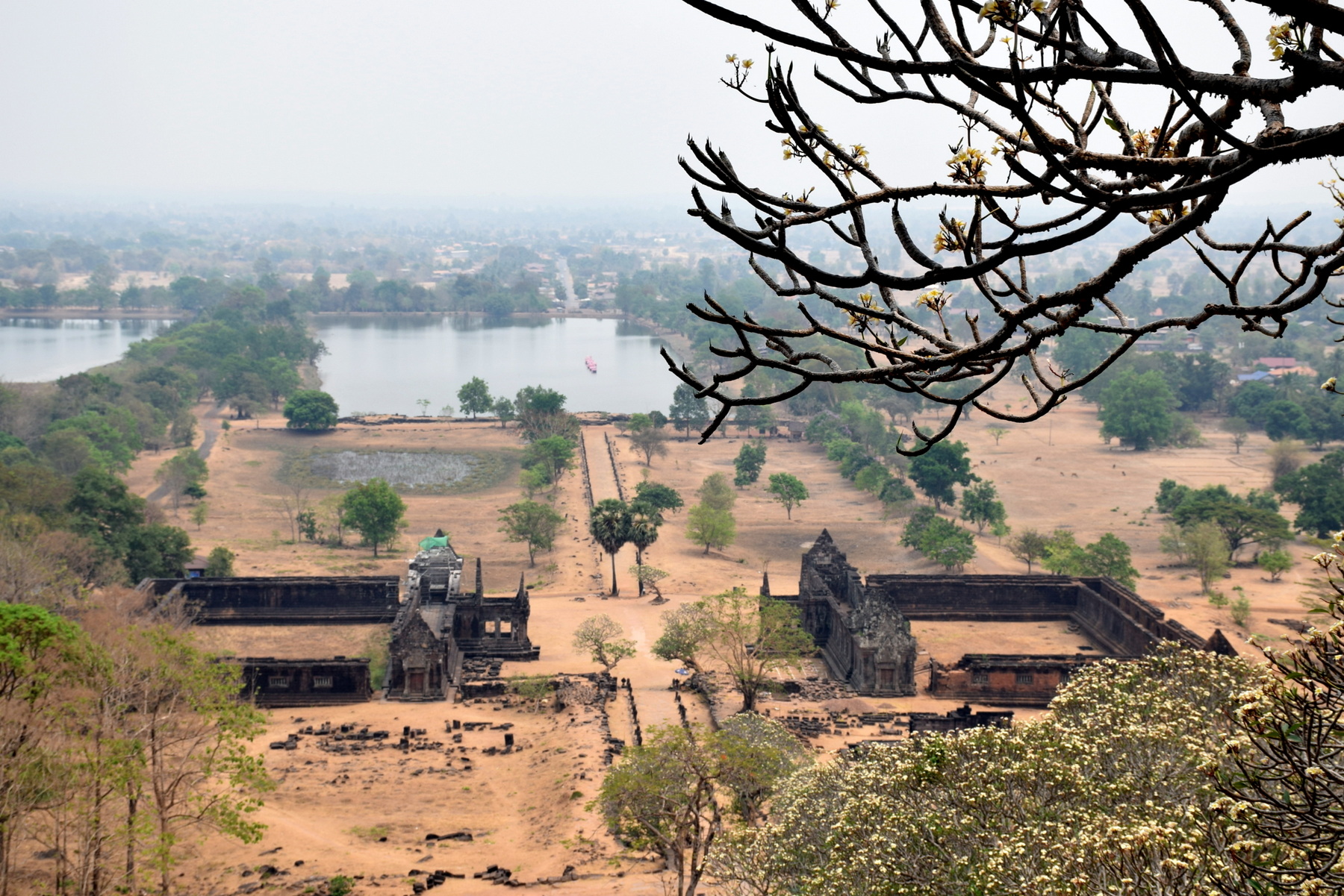 Vue plongeante sur le Wat Phou : Champassak : Sud du Laos : Laos ...