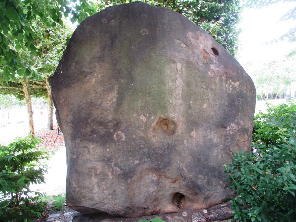 Monolyte : Asnières-sur-Seine : Hauts-de-Seine : Île-de-France ...