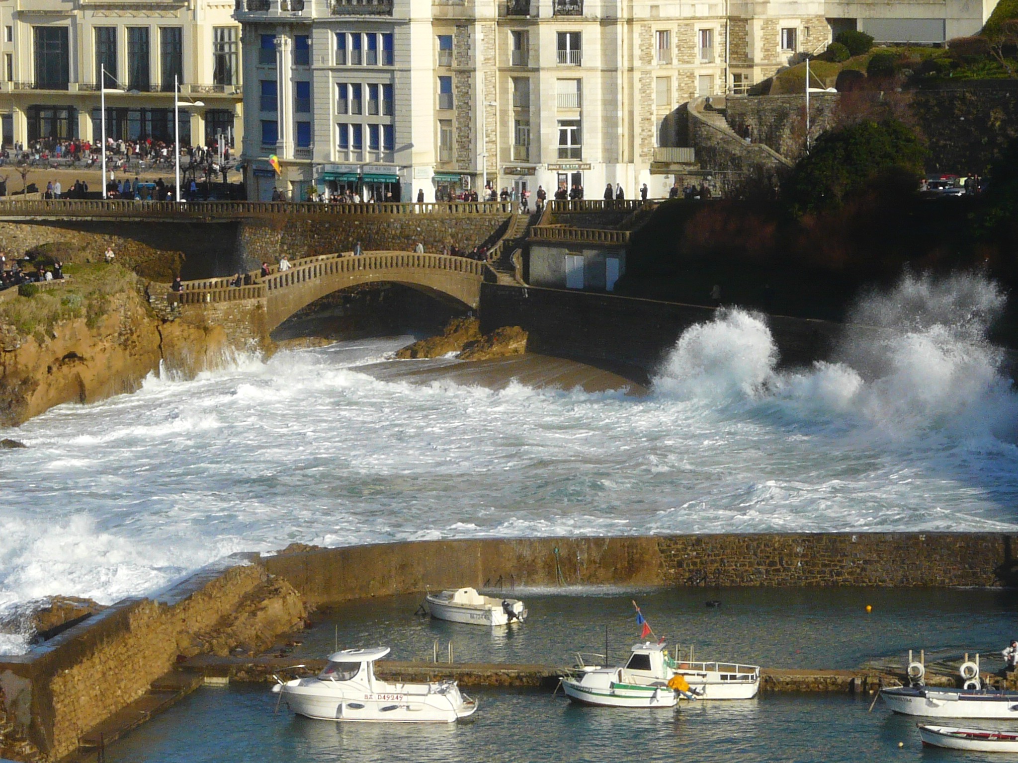 Grosses vagues à Biarritz : Bateaux : Transport : Biarritz : Pyrénées ...