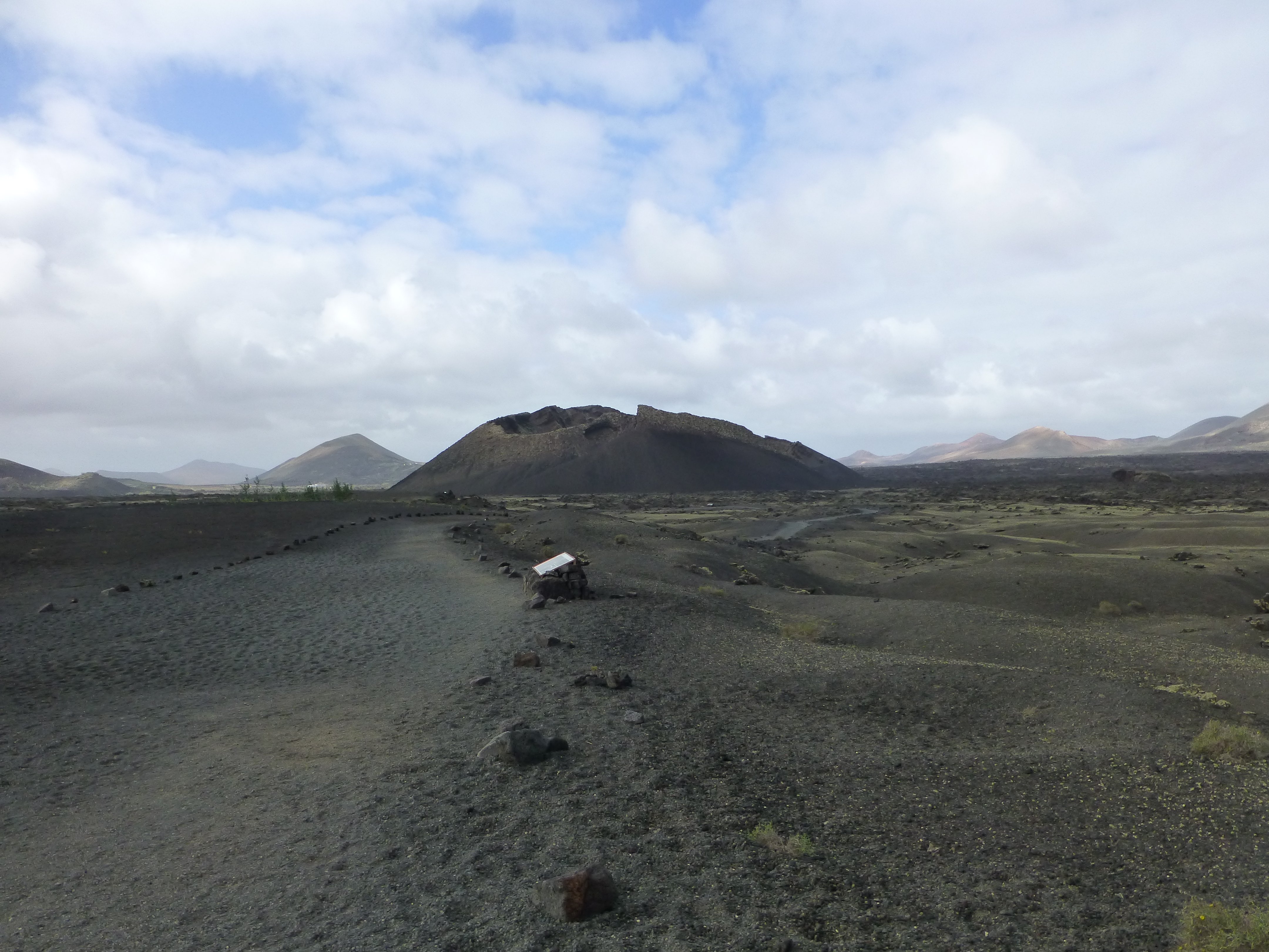 Magnifique petit volcan : Volcans : Montagne : Lanzarote : Espagne ...