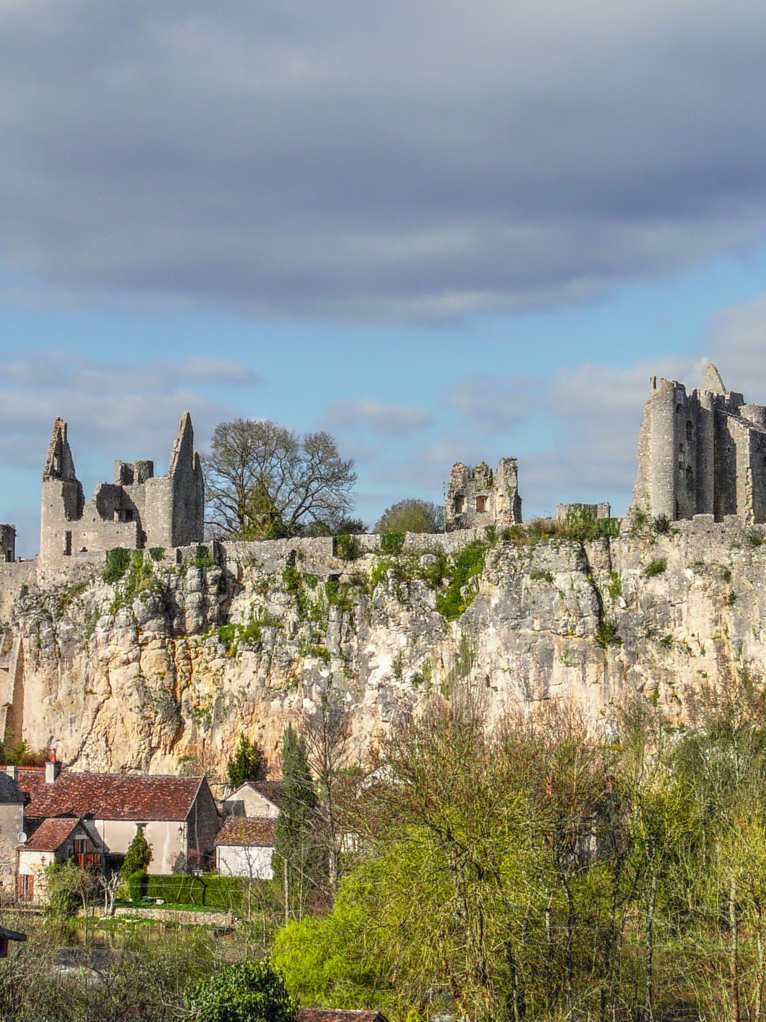 Ruines du Château d'Angles-sur-l'Anglin : Châteaux : Château d'Angles ...