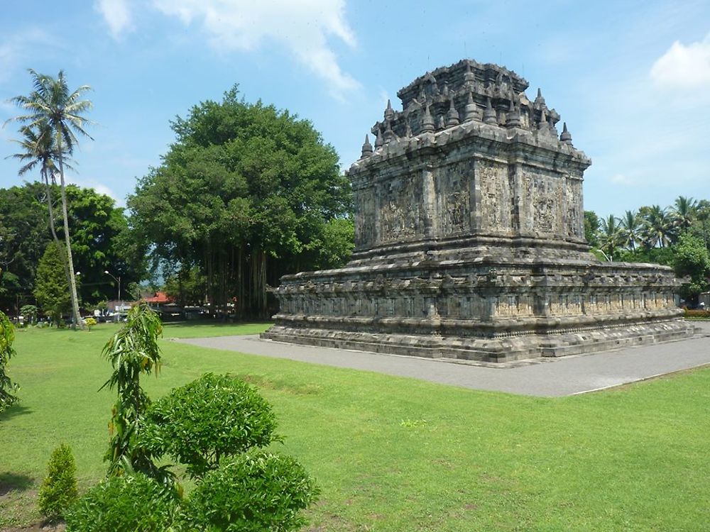 Visiter Temple de Mendut (Candi Mendut) : préparez votre séjour et ...