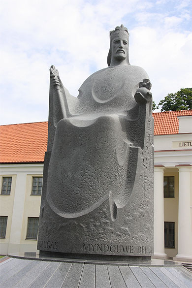 Le Roi Mindaugas : Statues : Musée National de Vilnius : Vilnius ...