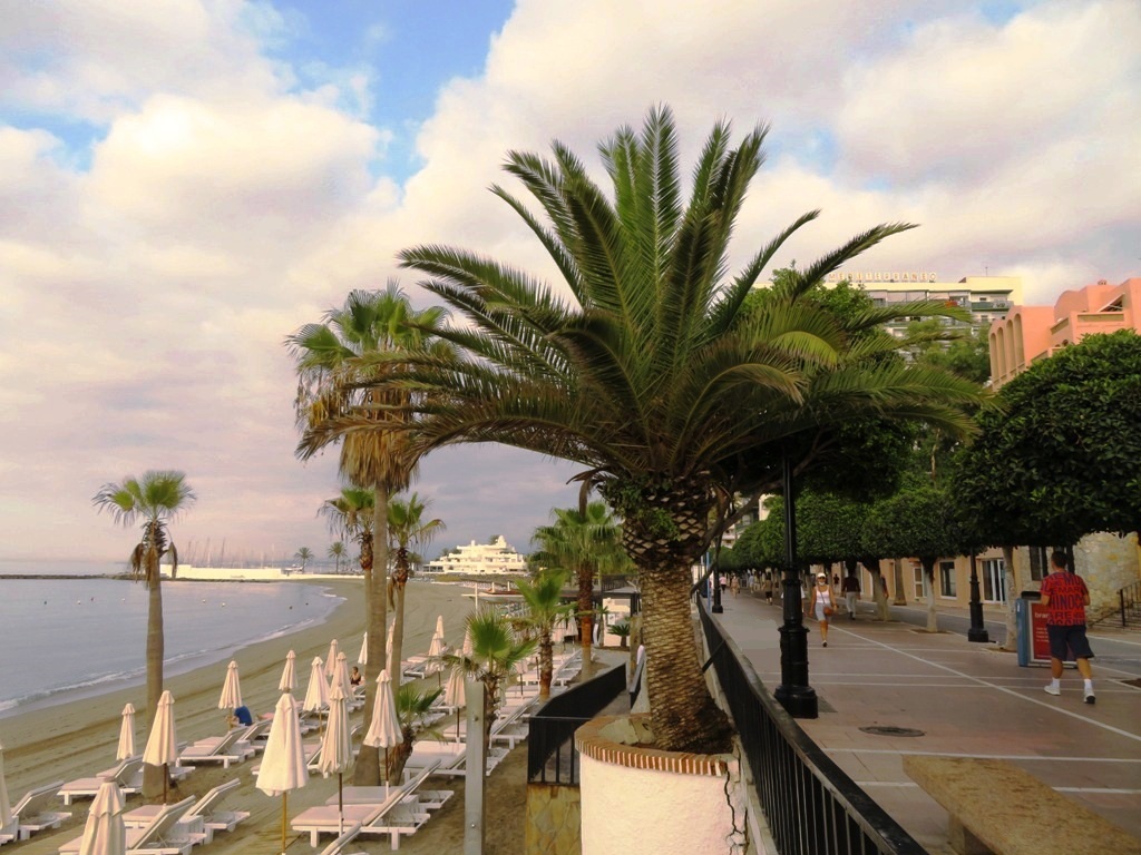 Promenade bord de mer : Marbella : Costa del Sol et arrière-pays ...