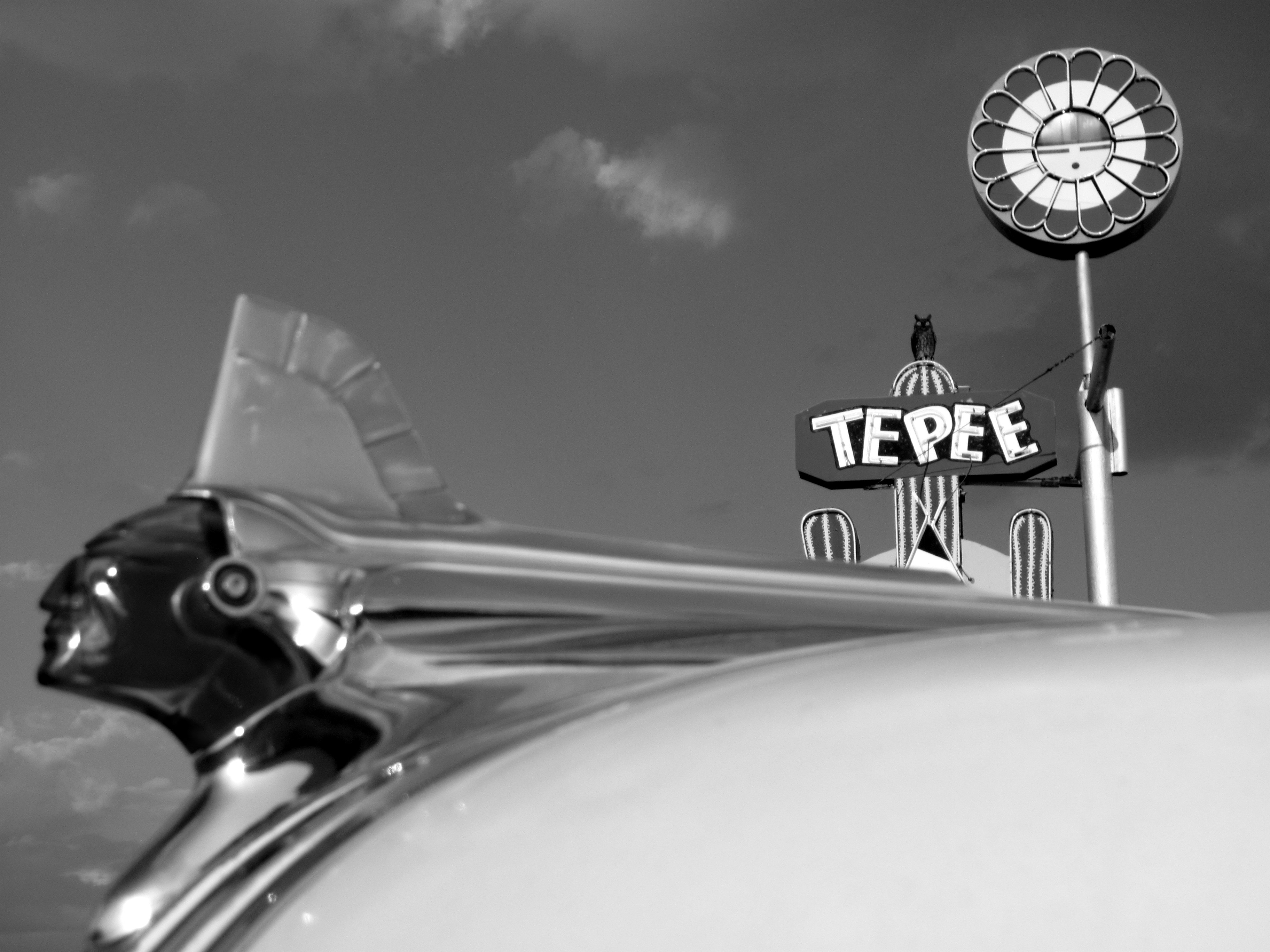Enseigne du Tepee Curious : Noir et blanc : Route 66 : États-Unis ...