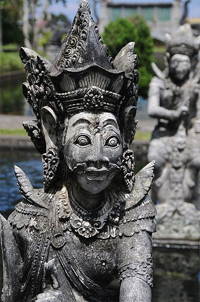 Statue au Water palace : Statues : Water Palace : Tirtagangga : Est de ...