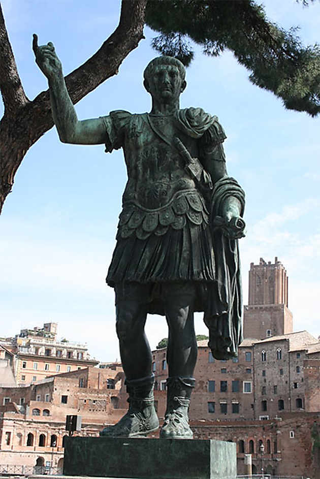 Trajan : Statues : Statue de l'empereur Trajan : Forums impériaux (Fori ...