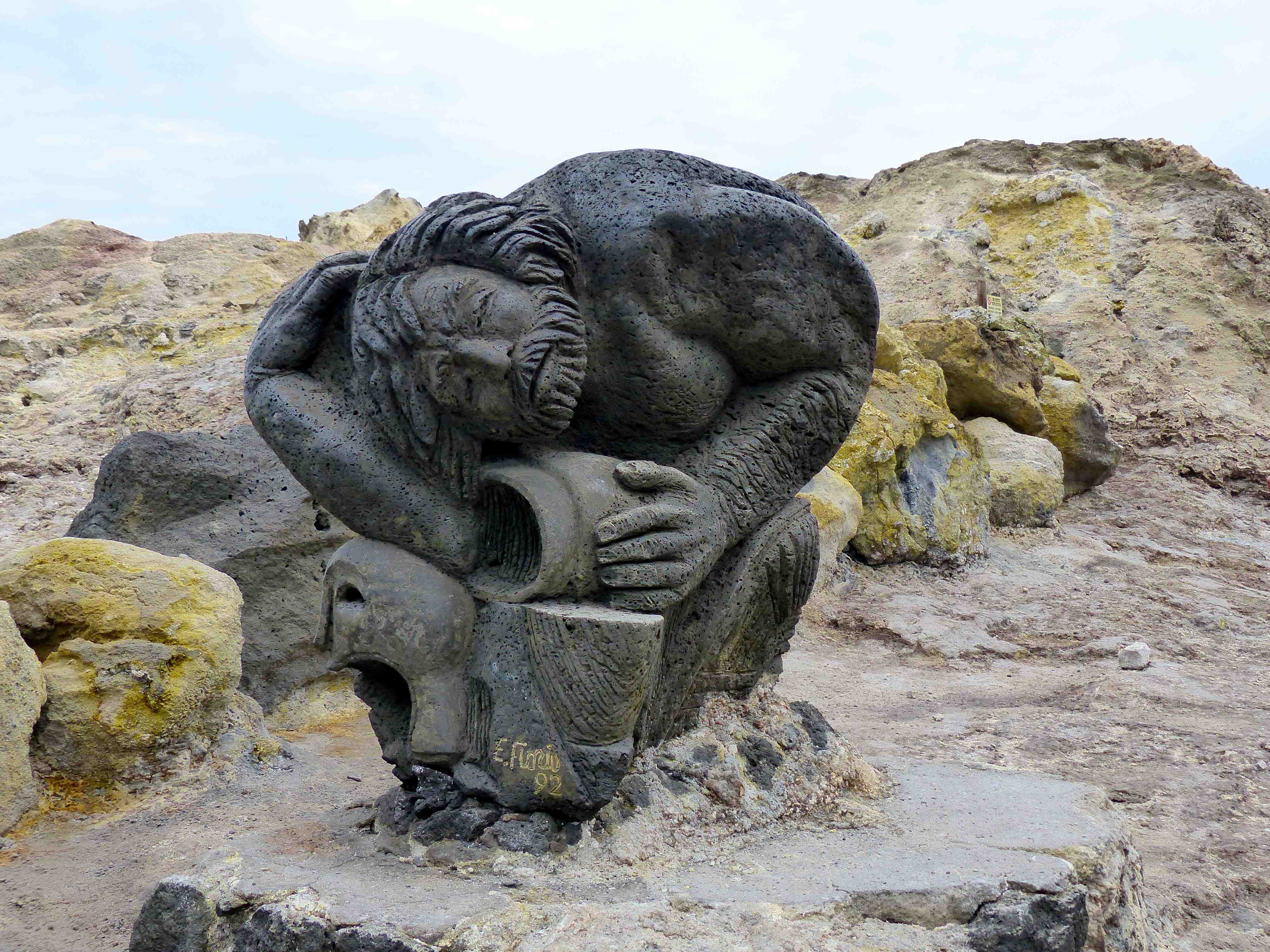 Sculpture - Vulcano : Statues : Isola di Vulcano : Îles Éoliennes ...