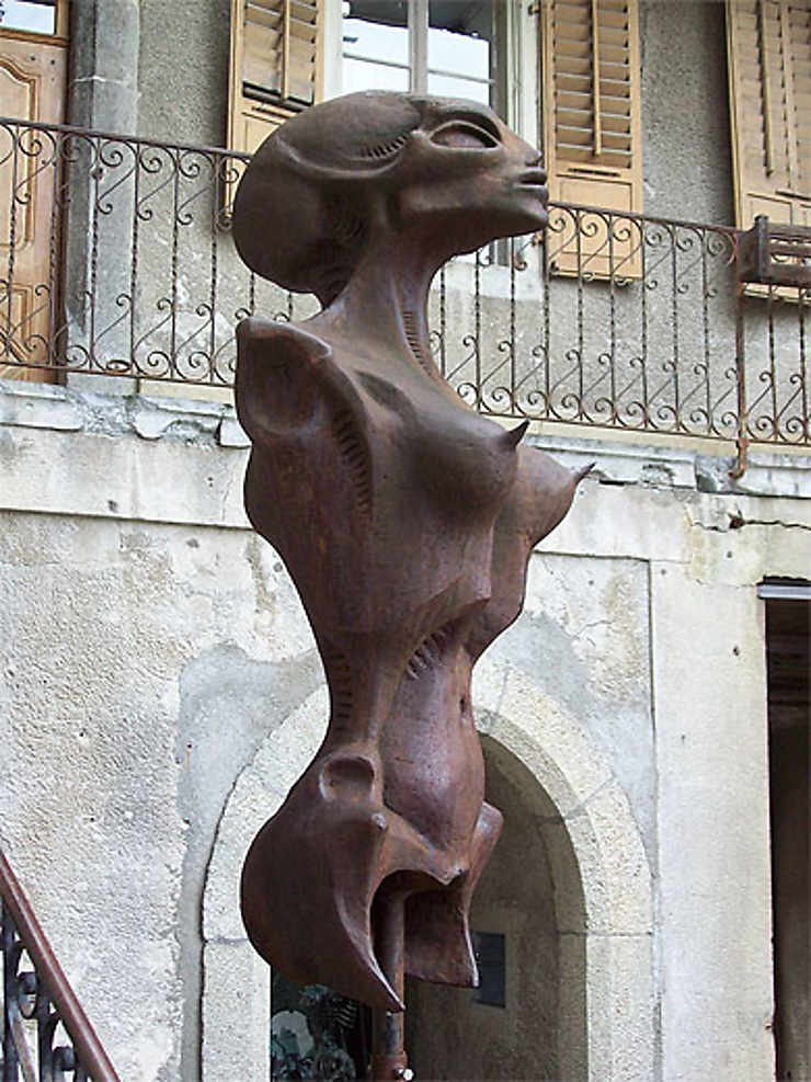 Sculpture de H.R. Giger : Statues : Musée H.-R. Giger : Gruyères : Pays ...