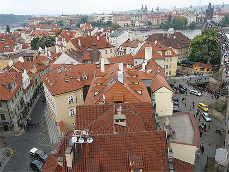Vue sur les toits : Pont Charles (Karlův most) : Malá Strana : Prague ...