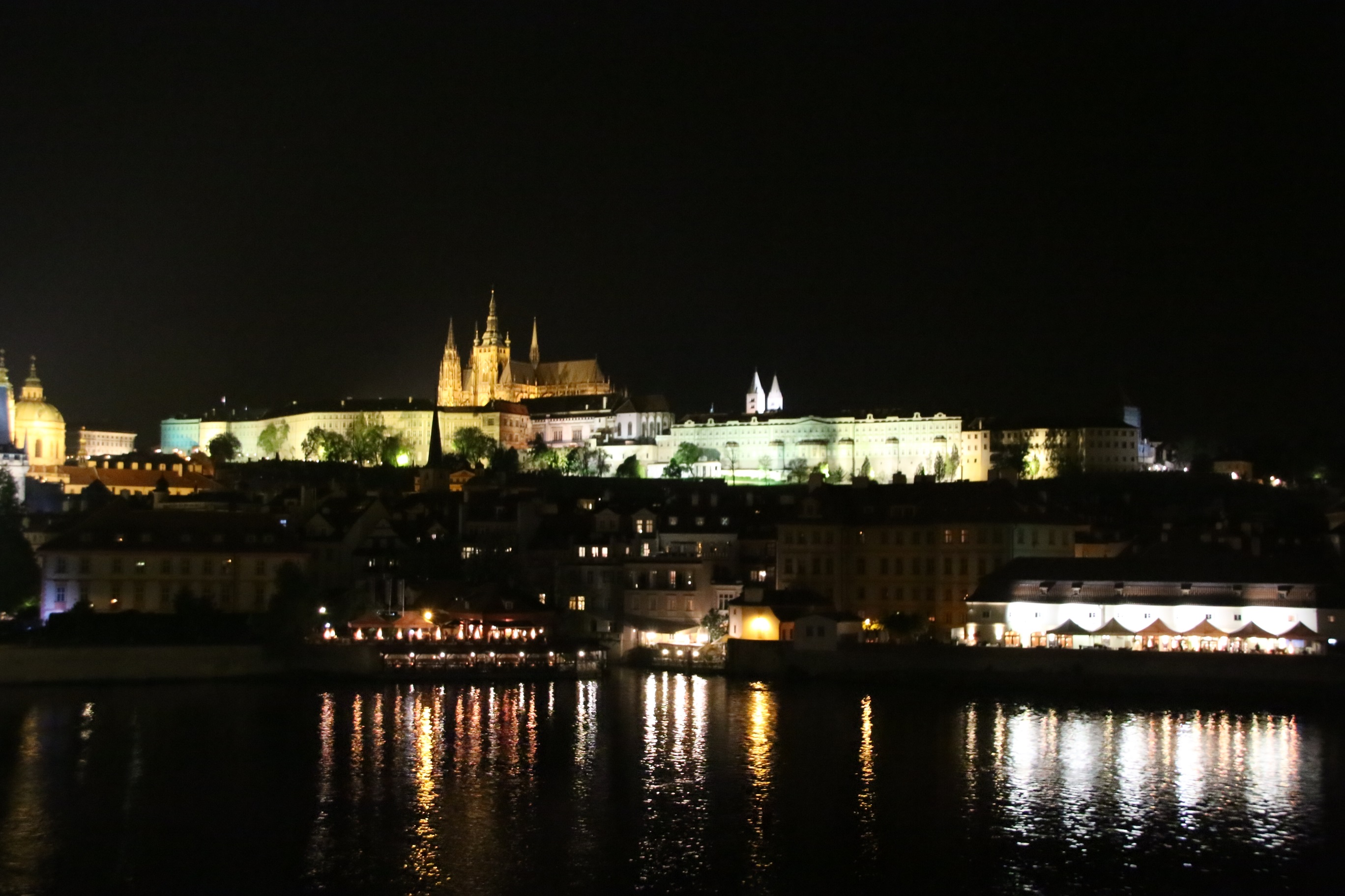 Le château de Prague : Châteaux : Nuit : Prague : République tchèque ...
