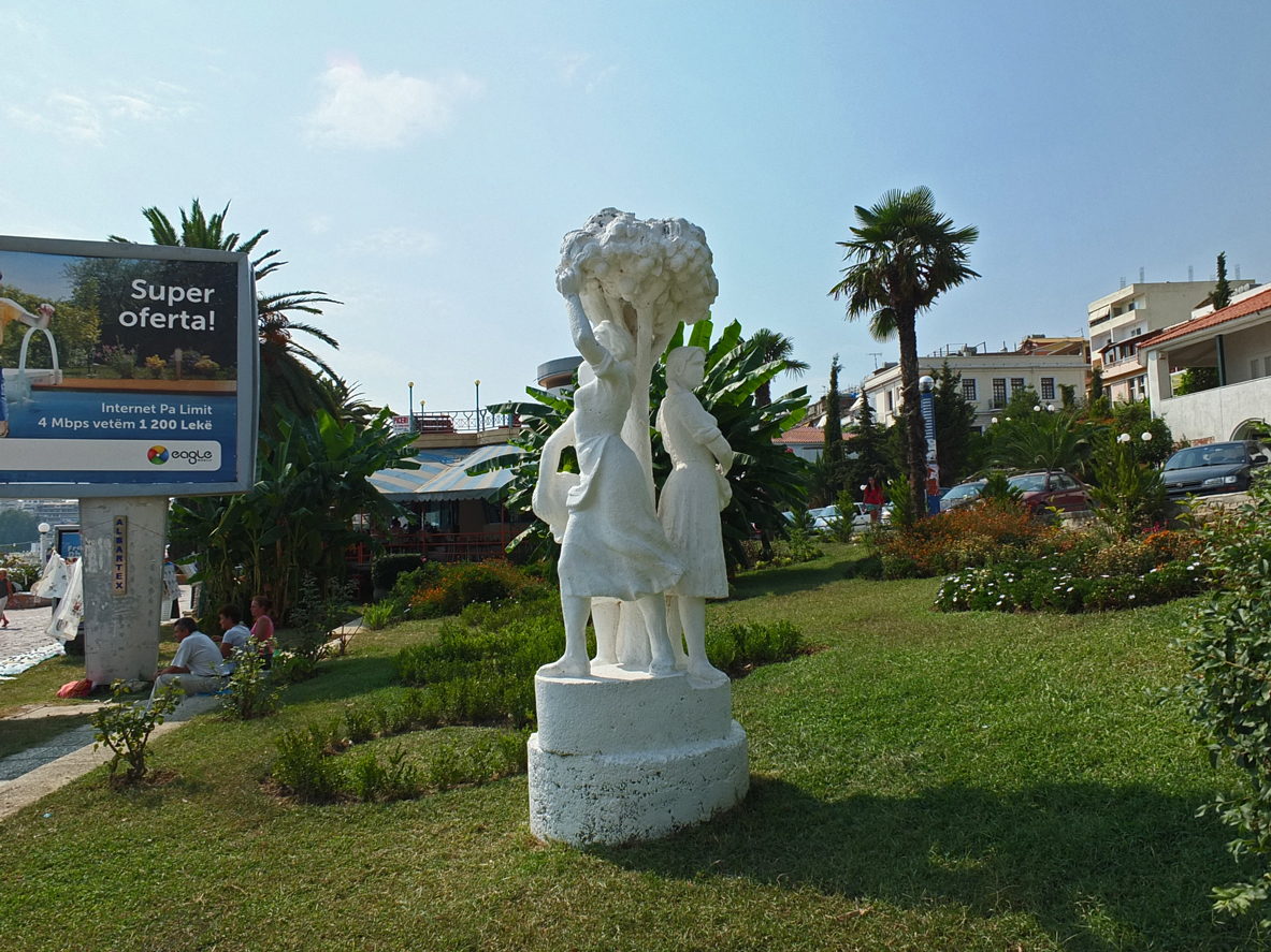 Saranda : Statues : Saranda : Côte et Riviera albanaise : Albanie ...
