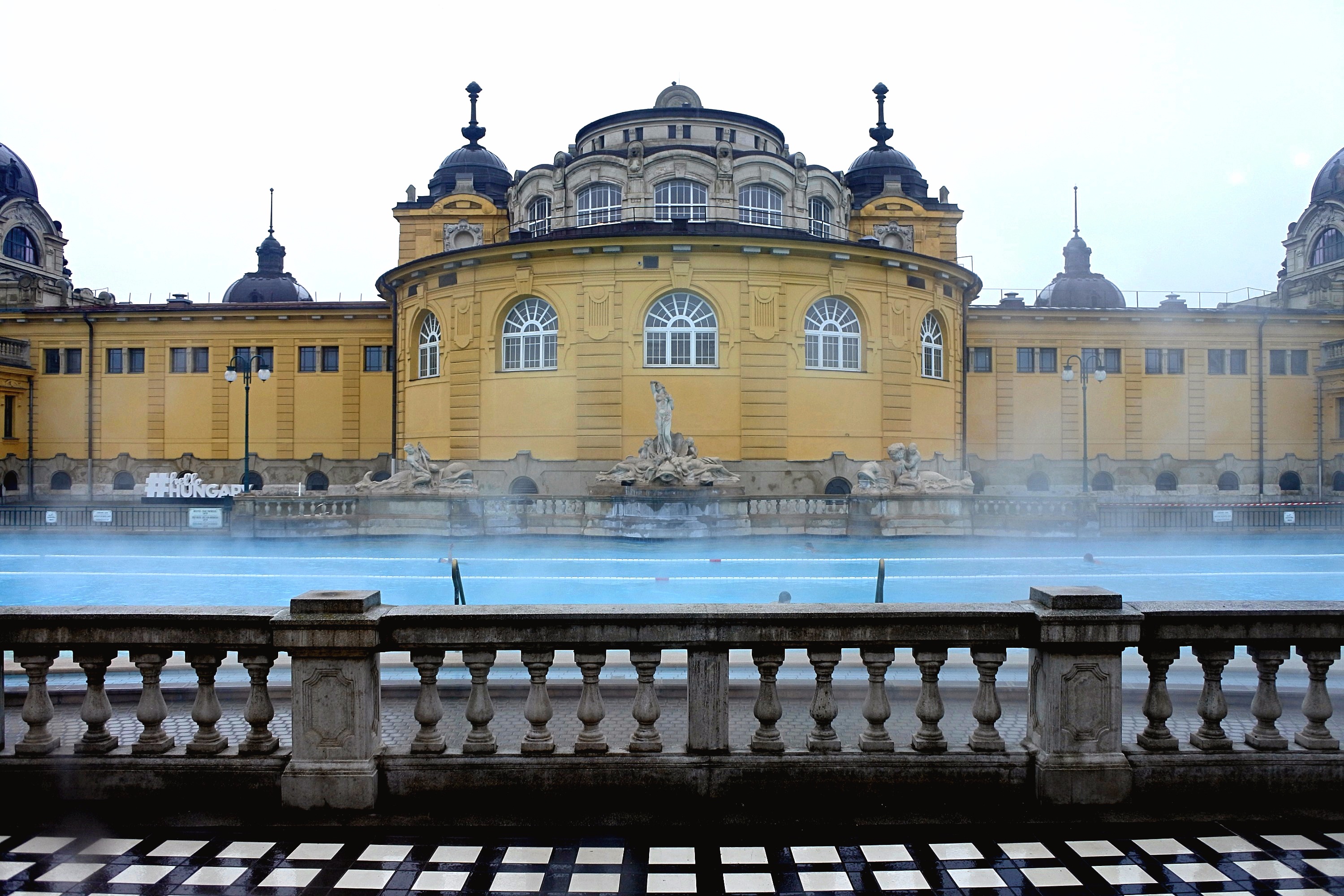 Thermes Széchenyi, Budapest : Bains Széchenyi : Pest : Budapest ...