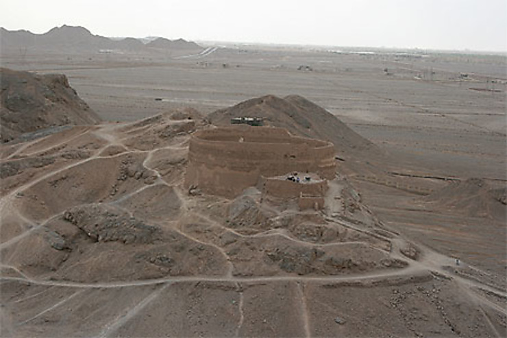 Zoroastriens : Tours du silence : Yazd : Le collier du désert : Iran ...