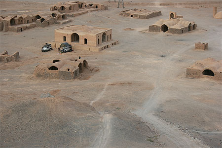 Tradition zoroastrienne : Tours du silence : Yazd : Le collier du ...