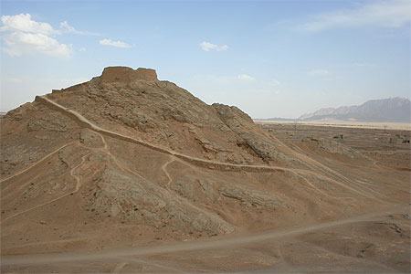 Culte zoroastrien : Tours du silence : Yazd : Le collier du désert ...