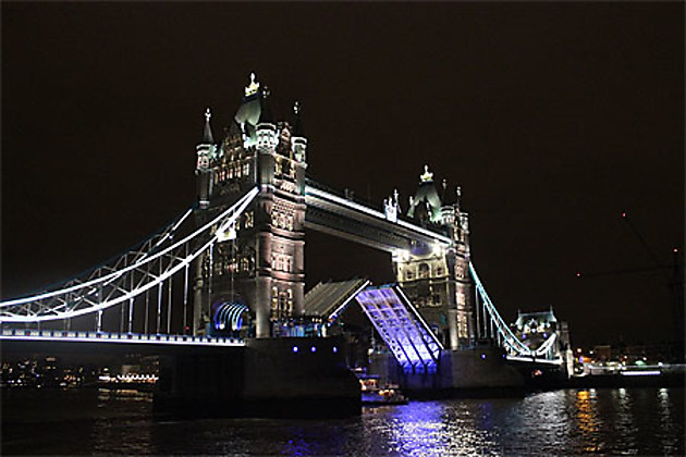 Le Tower Bridge ouvert : Ponts : Nuit : Tower Bridge : City, Tower ...