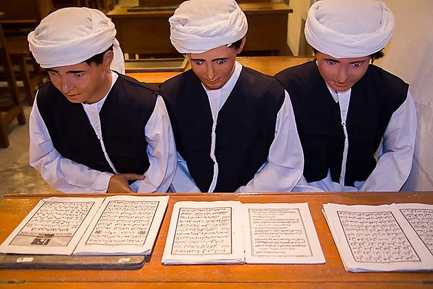 Ecole Al Ahmadiya - Les élèves : Statues : Ecole Al Ahmadiya : Deira ...