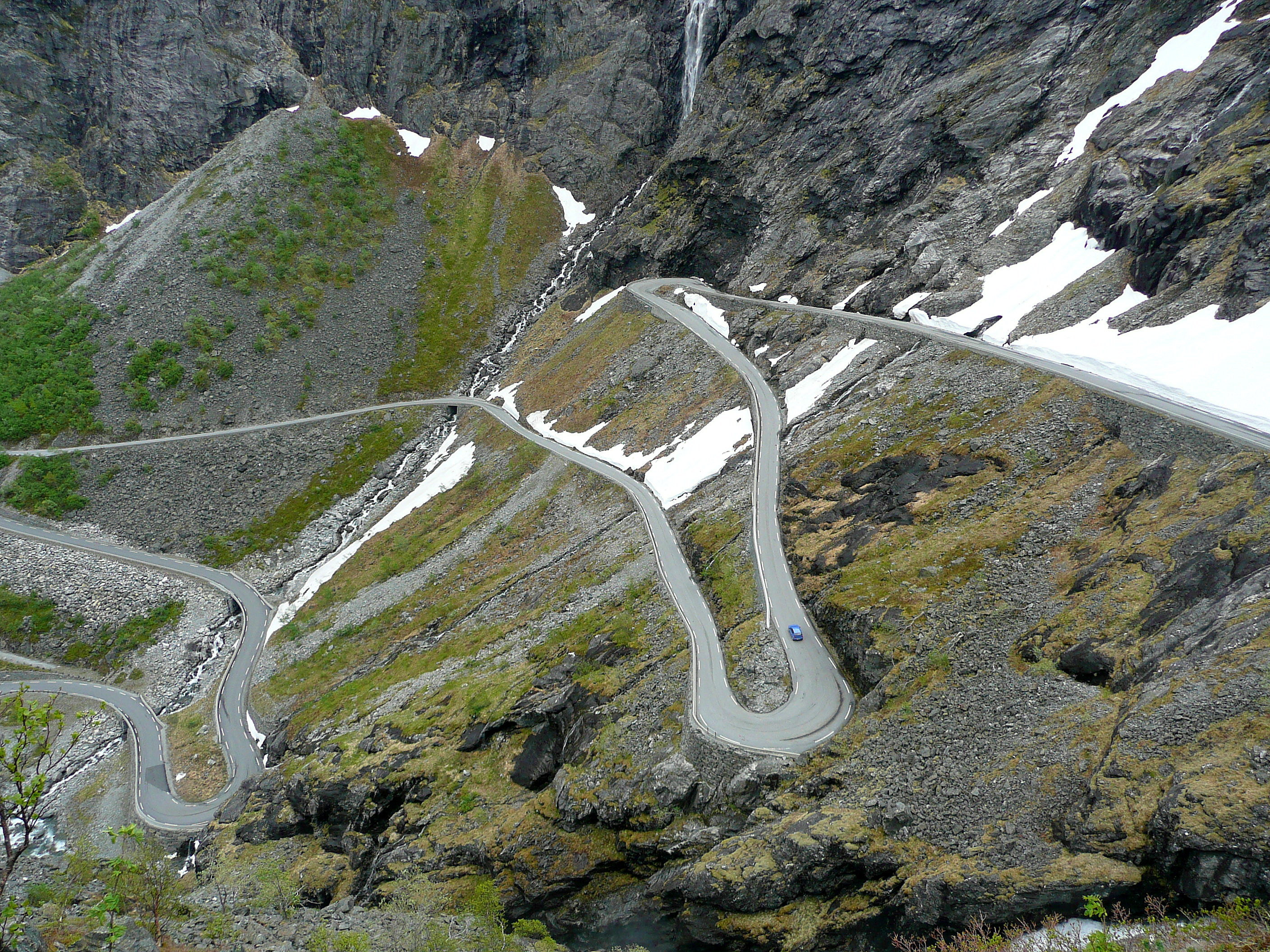 La route des Trolls près de Geirangerfjord : Routes : Transport ...
