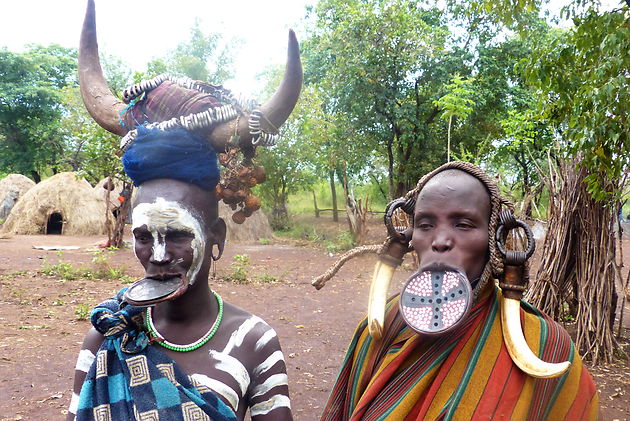 Femmes dans un village Mursi : Portraits : Vallée de l'Omo : Sud ...