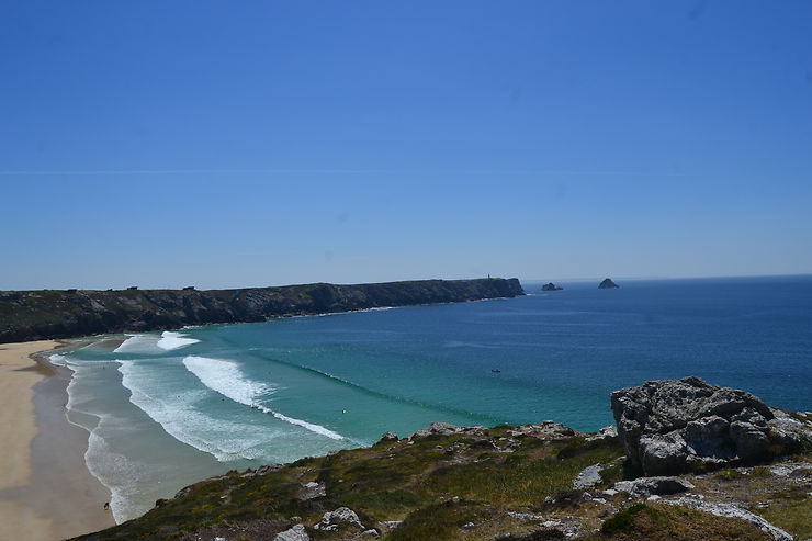 Plage de Pen-Hat en direction de la Pointe Penhir : Plages : Mer ...