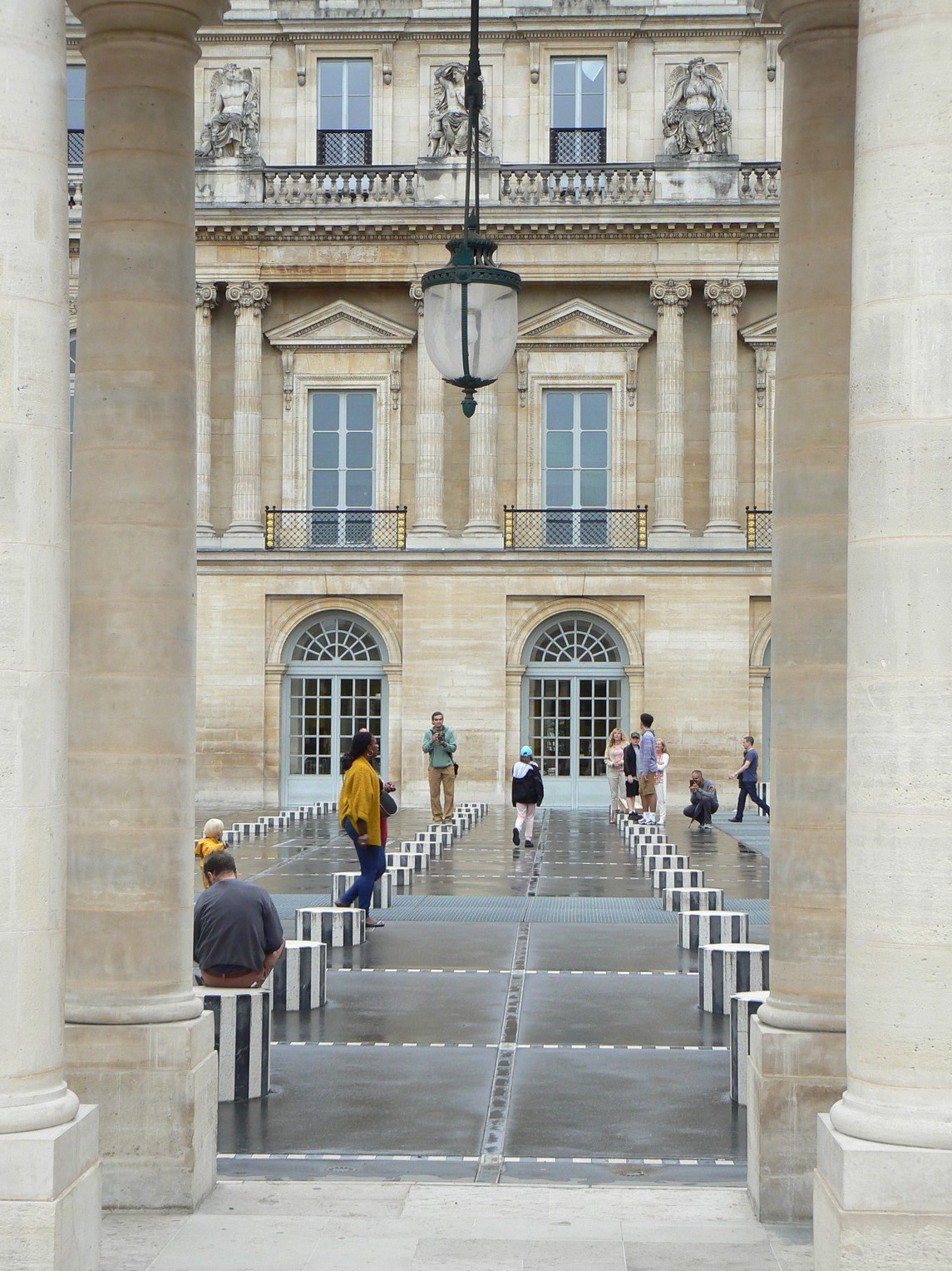 Les colonnes de Buren : Palais-Royal : 1er arrondissement : Paris ...