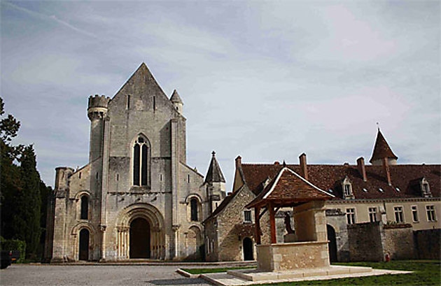 Abbaye de Fontgombault : Eglise : Abbaye Notre-Dame de Fontgombault ...