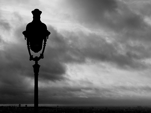 Ciel d'orage sur Paris : Noir et blanc : 18ème arrondissement : Paris ...
