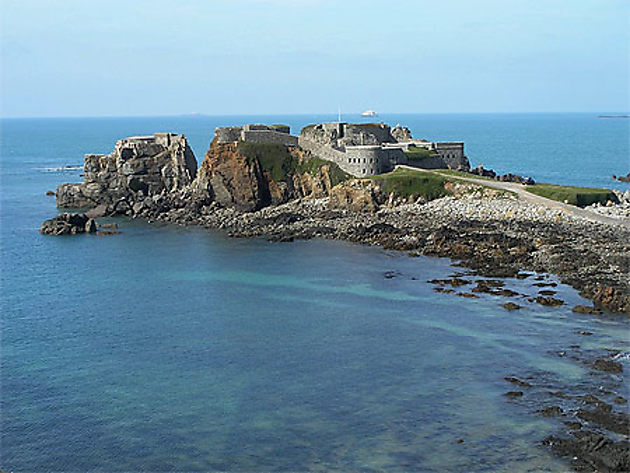 Fort Clonque : Châteaux : Fort Clonque : Aurigny (Alderney) : Îles ...