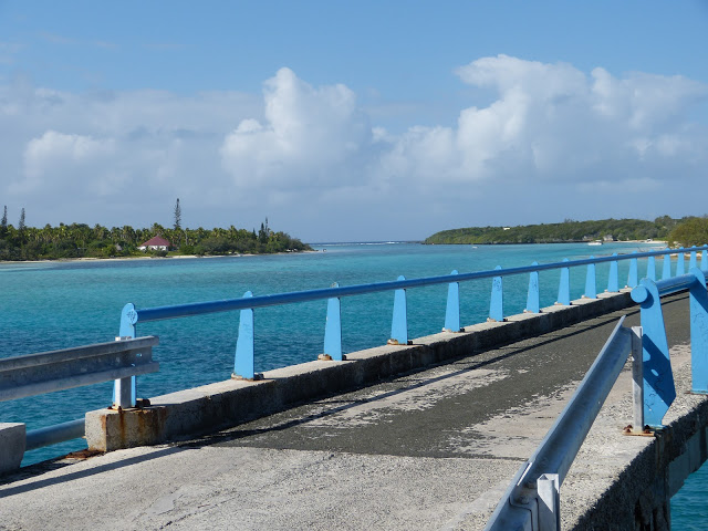 Le pont de Mouli : Ponts : Presqu'île de Mouli : Ouvéa : Îles Loyauté ...