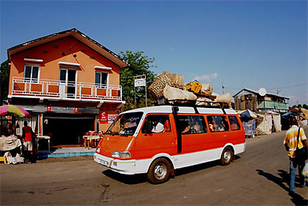 Taxi Brousse : Transport : Majunga (Mahajanga) et sa région ...