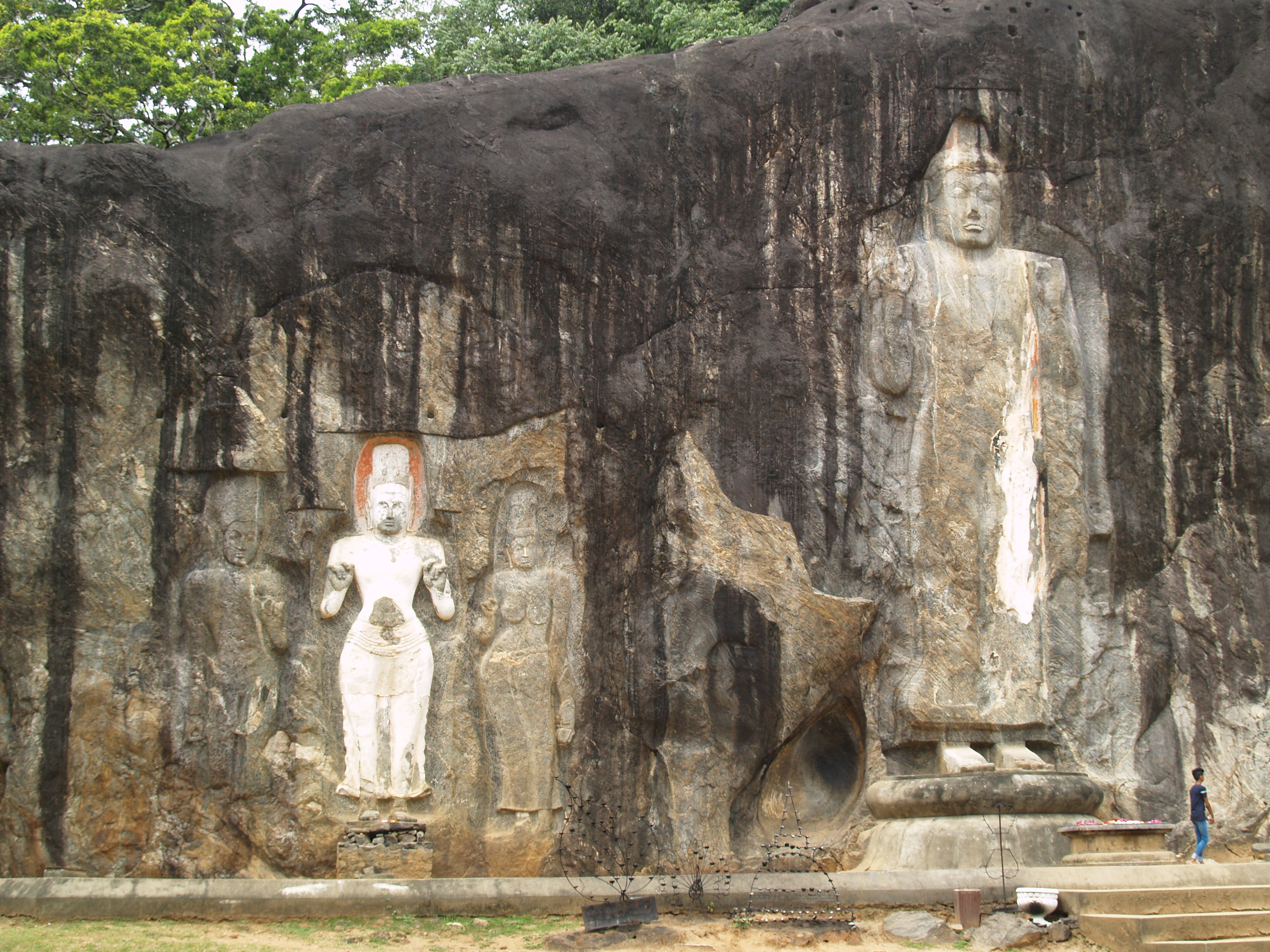 Splendides bouddhas de Buduruwagala : Statues : Buduruwagala ...