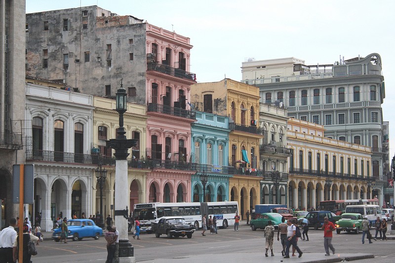 Quartier animé face au Capitole : Capitolio : La Havane (La Habana ...