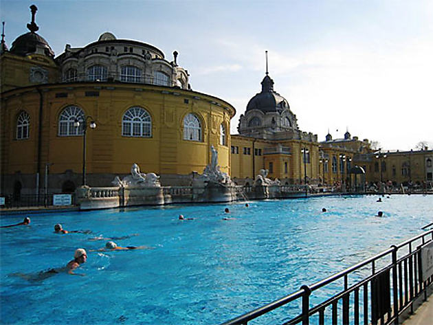 Le grand bain : Bains Széchenyi : Pest : Budapest : Routard.com