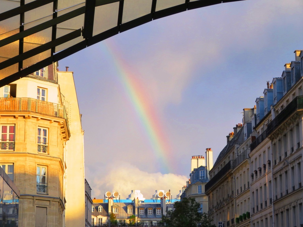 Parfois, Paris maquille le ciel : Les Halles : 1er arrondissement ...
