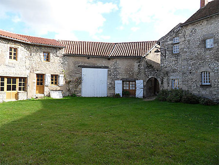 Visiter Charroux : préparez votre séjour et voyage Charroux | Routard.com
