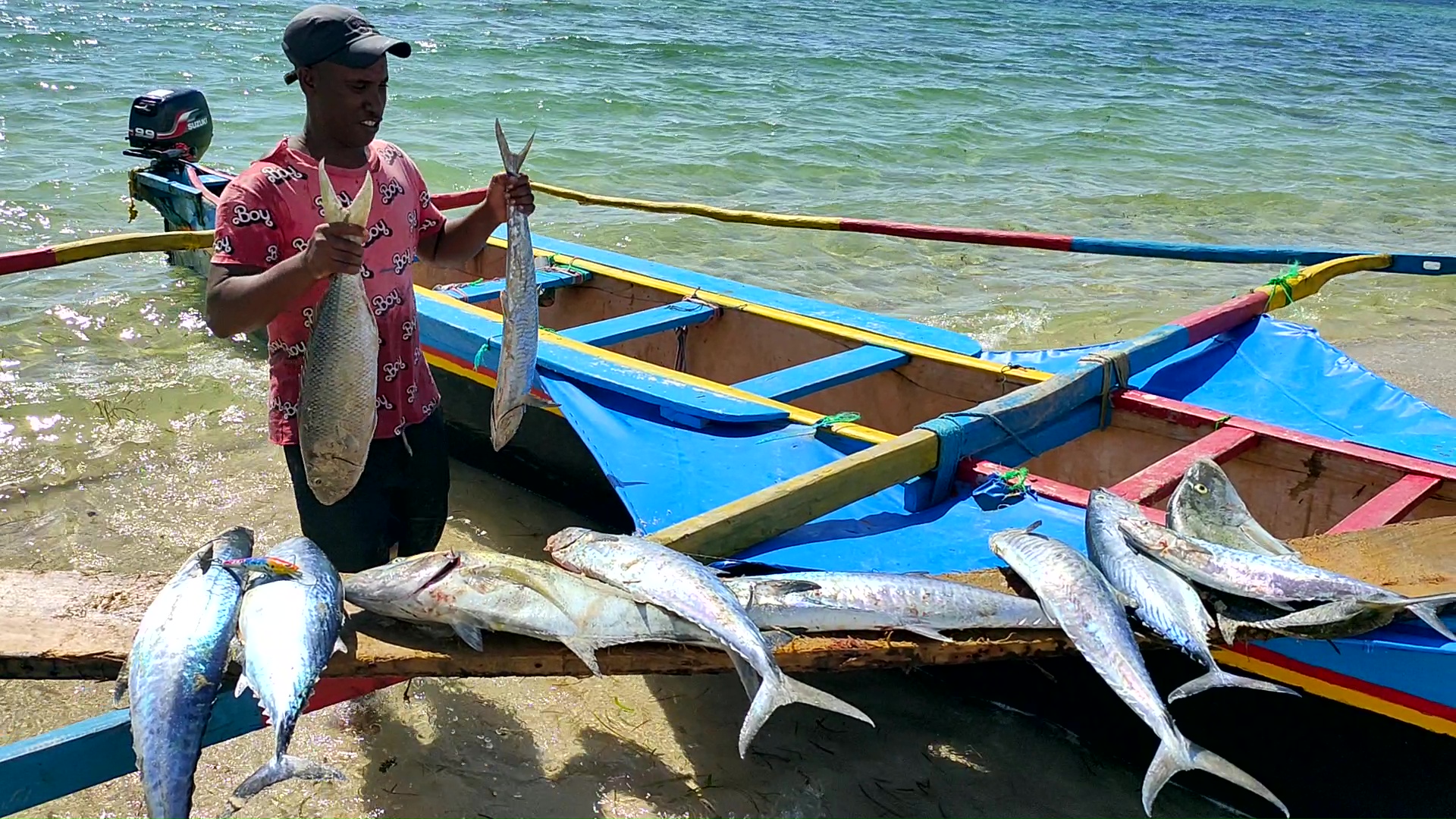 Pêche en pirogue à balancier à Madagascar : Bateaux : Transport ...