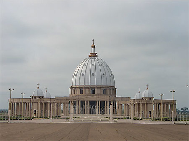 Basilique de Yamoussoukro : Eglise : Yamoussoukro : Région des Lacs ...