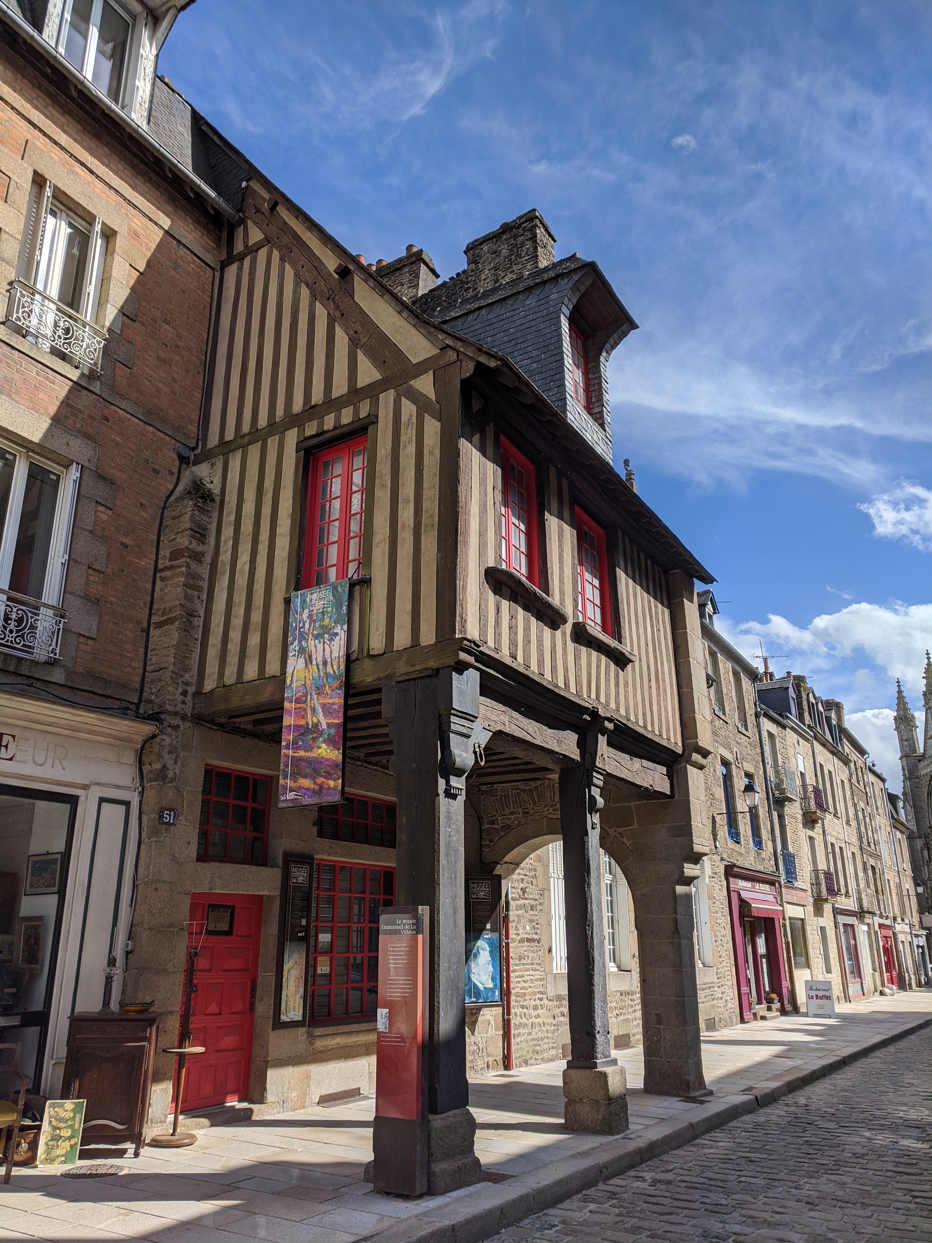 Surplomber la rue de Fougères : Fougères : Ille-et-Vilaine : Bretagne ...