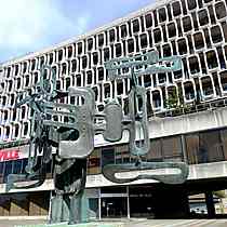 Sculpture fontaine : Statues : Hôtel de Ville de Bobigny : Bobigny ...