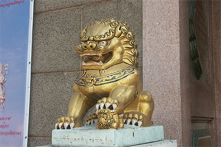 Statue à l'entrée d'un temple chinois : Temples : Statues : Bangkok ...