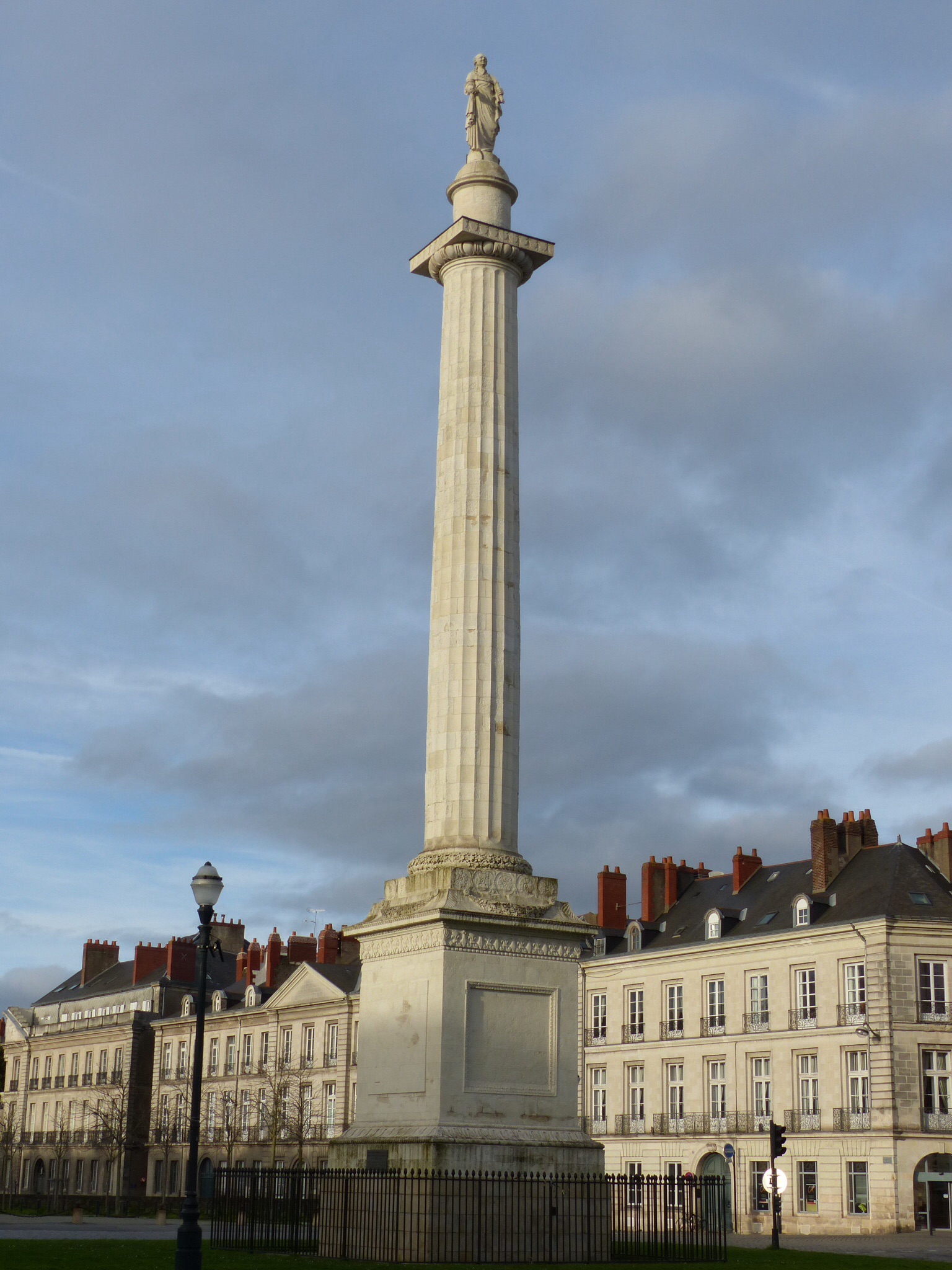Colonne de Louis Xvl : Statues : Centre-ville : Nantes : Routard.com
