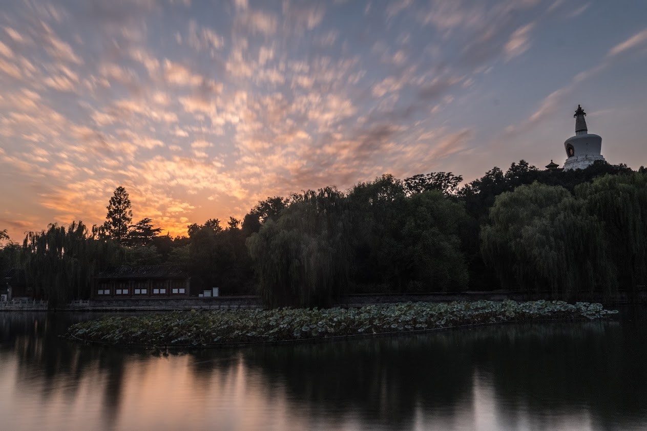 Parc de Beihai au coucher du soleil : Coucher de soleil : Pékin ...