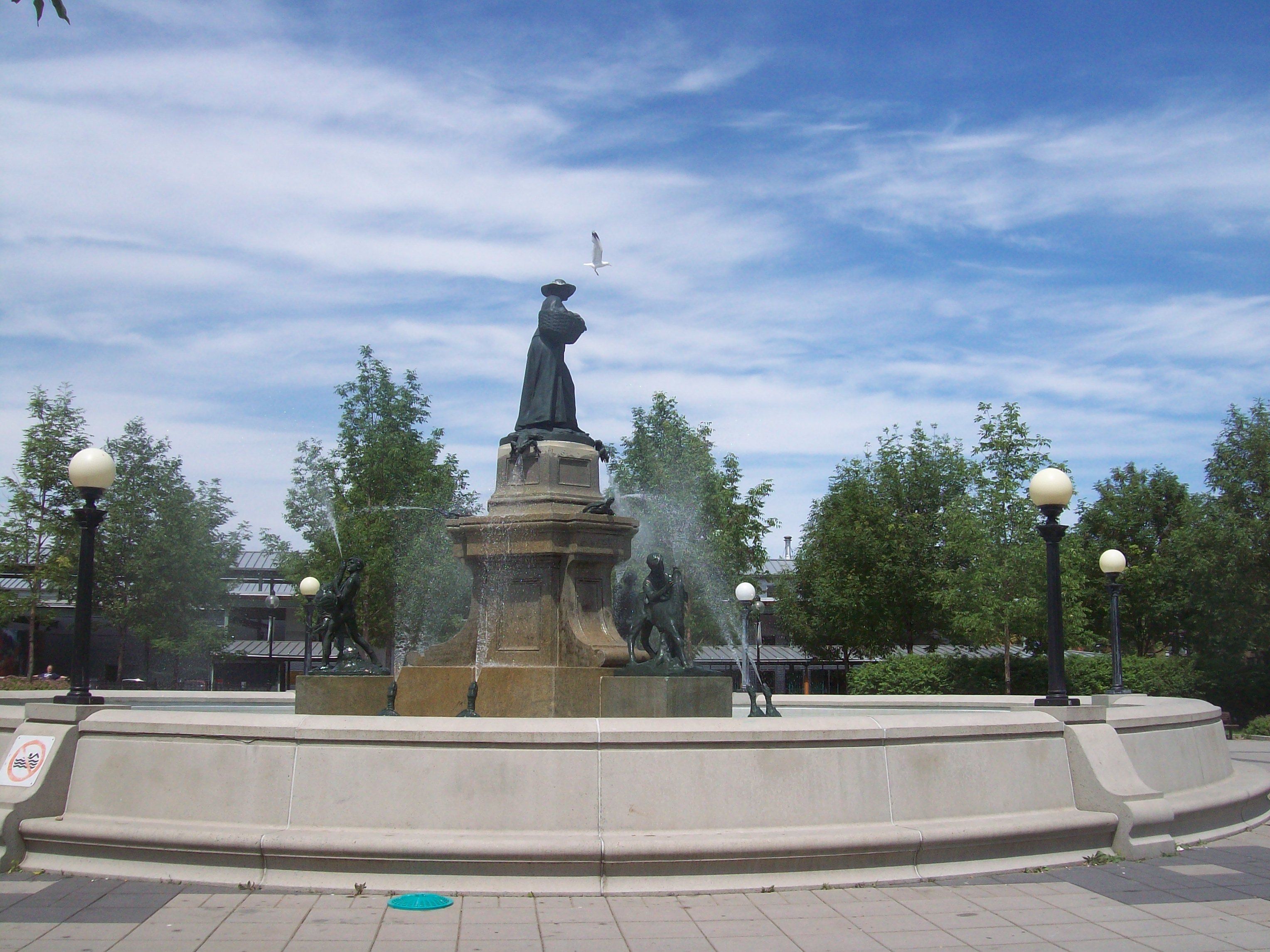 Marché Maisonneuve : Statues : Marché Maisonneuve : Hochelaga ...