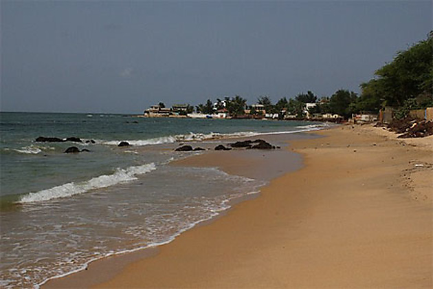 Plage déserte de Ngaparou à marée basse : Plages : Mer : N'Gaparou ...