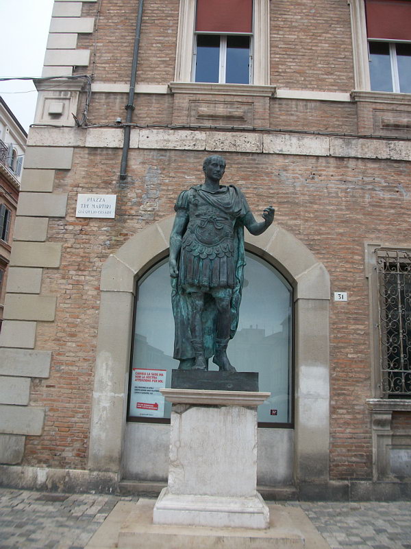 Rimini statue de Jules César : Statues : Rimini : Émilie-Romagne ...