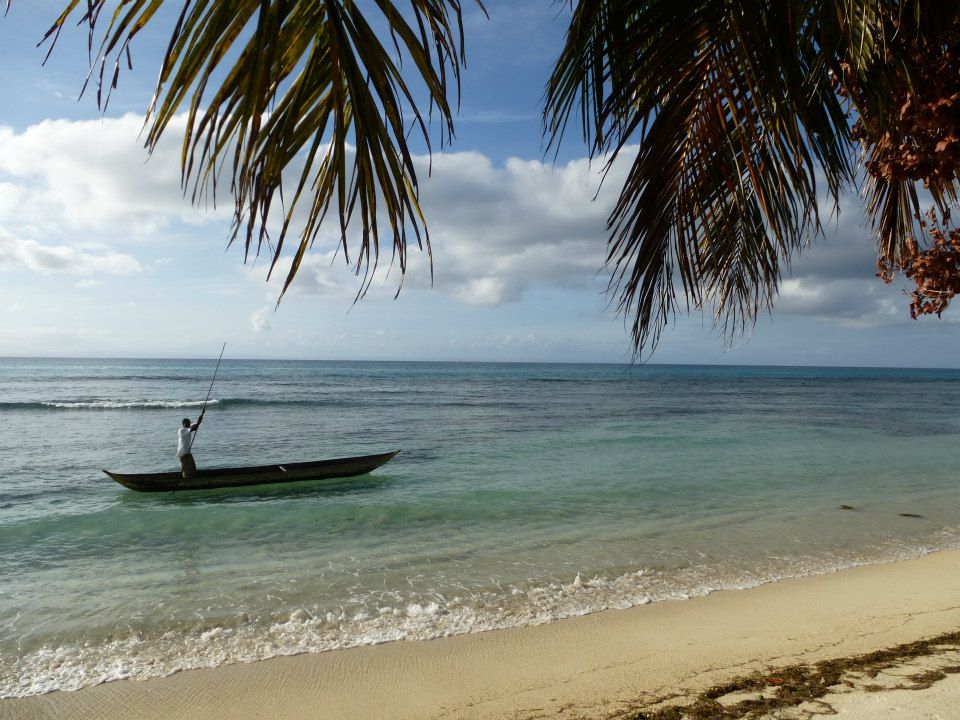 Pirogue près de la plage : Plages : Mer : Bateaux : Transport : Île aux ...