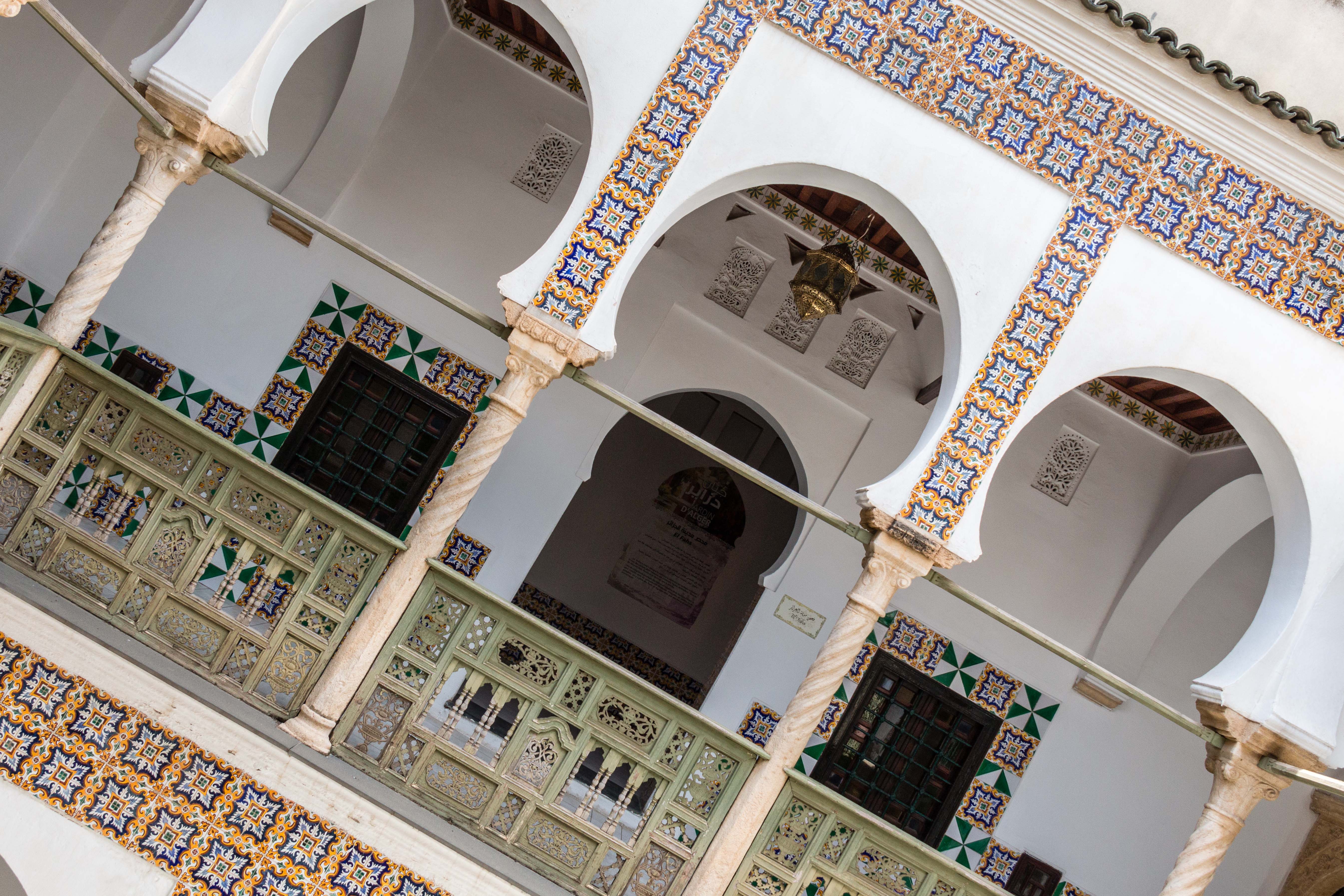 Alger - Palais des Raïs - Arcades et balustrade : Châteaux : Palais des ...
