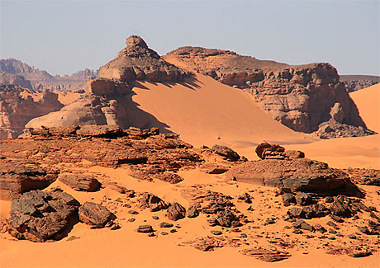 Sable et rochers : Désert : Tadrart Acacus : Désert libyen : Libye ...